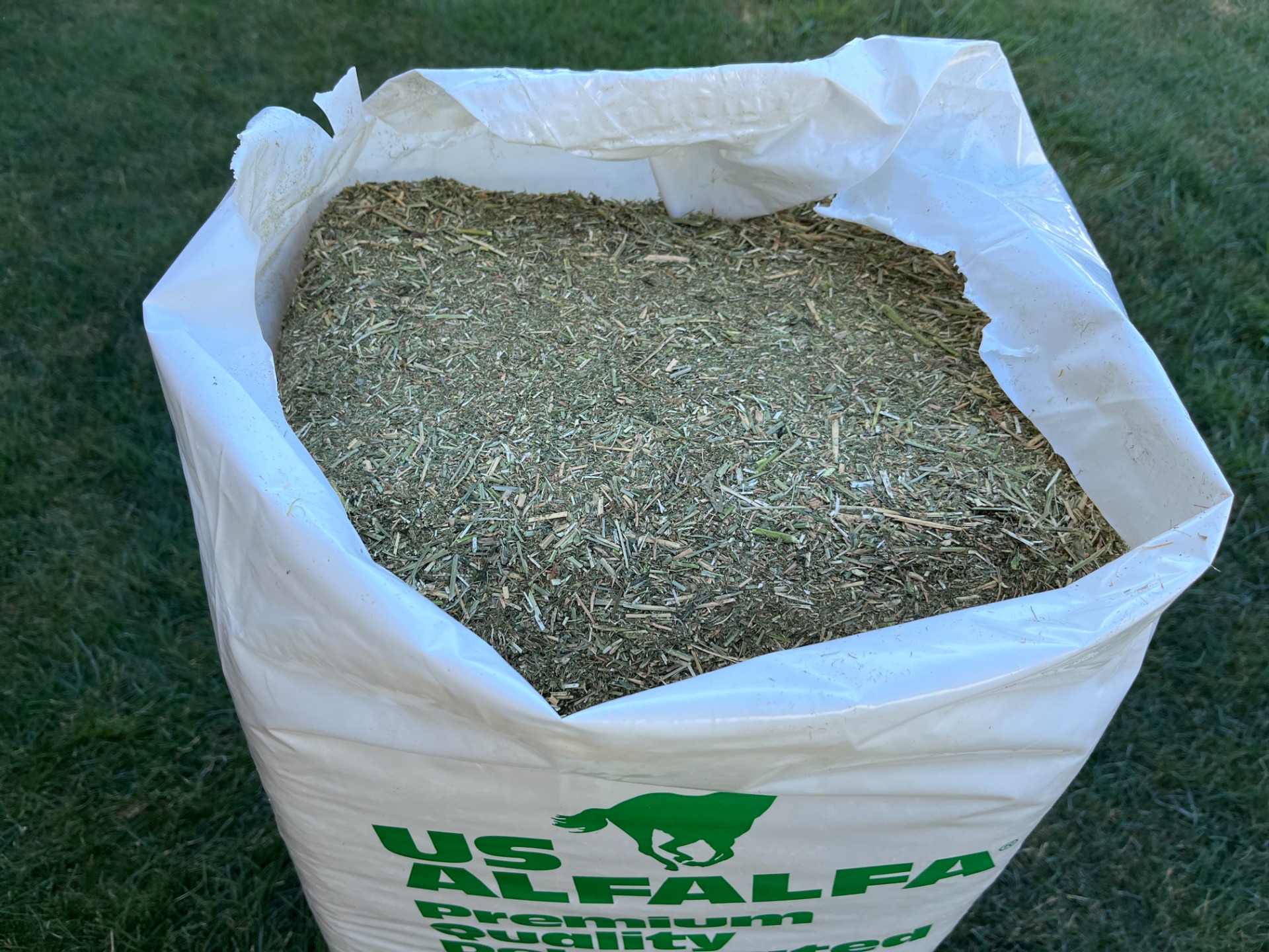 Dehydrated Bagged Hay :: Fraser Valley Hay Brokers