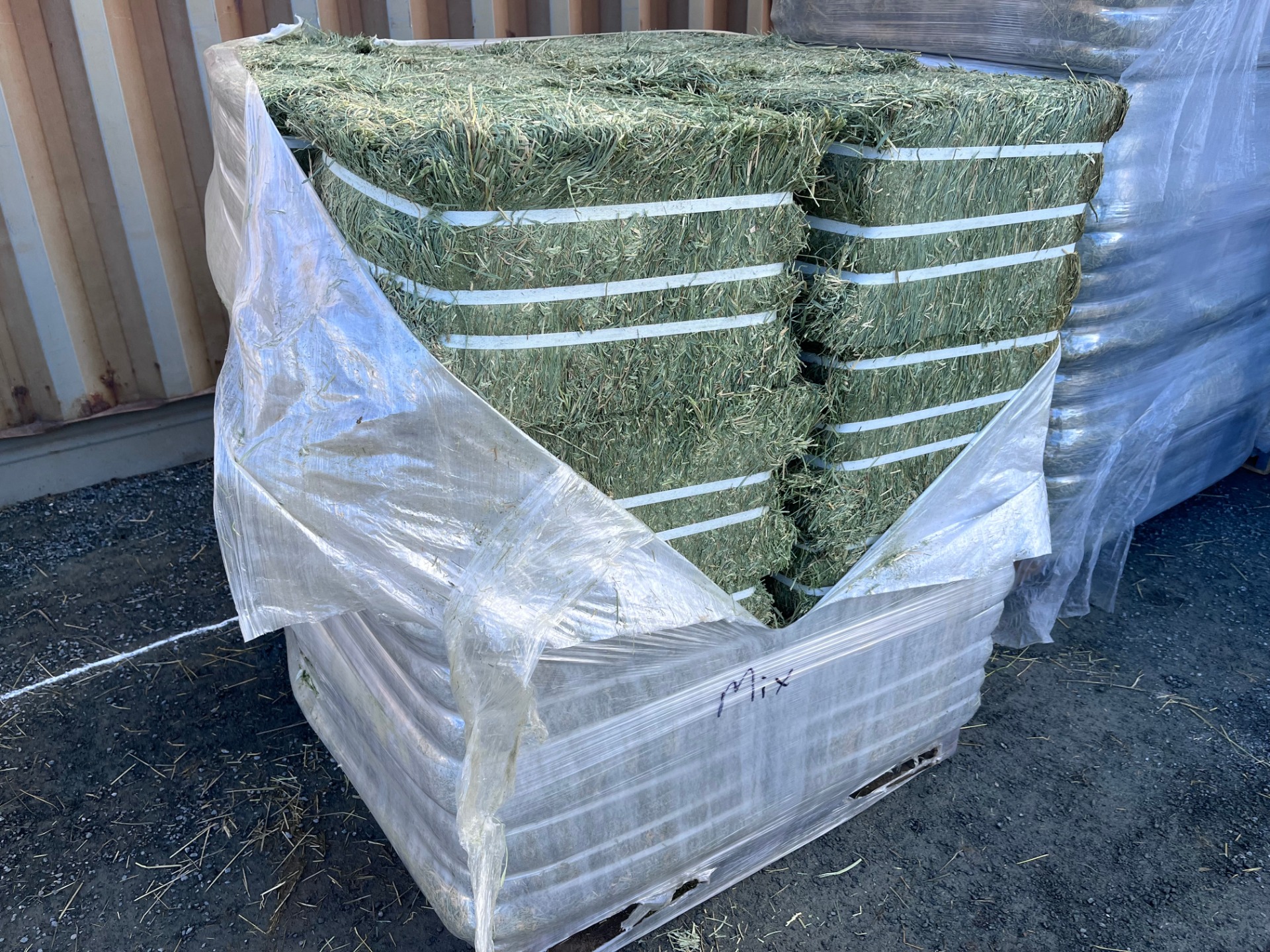 Bales Sales with pictures :: Fraser Valley Hay Brokers